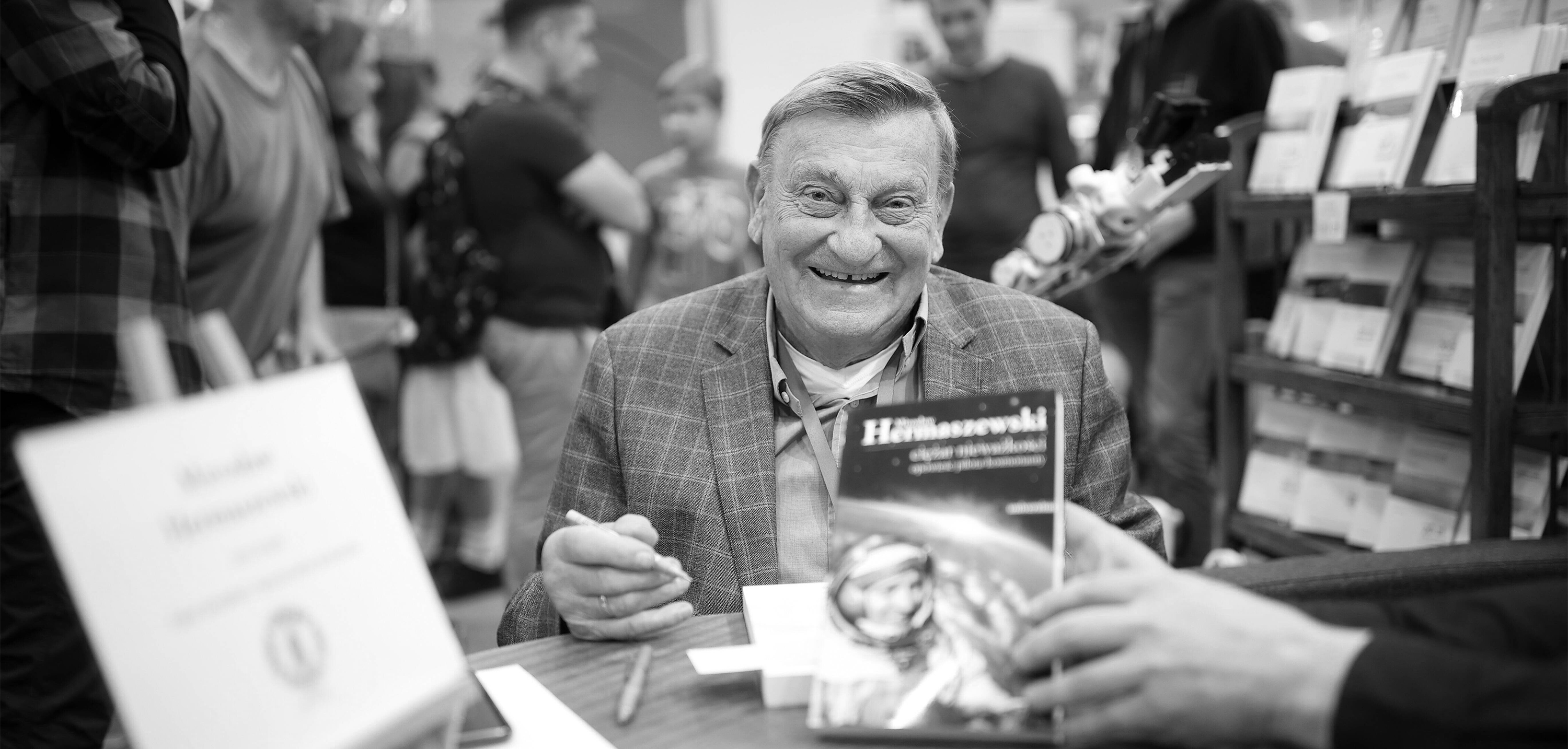Nie żyje pierwszy polski astronauta. Mirosław Hermaszewski miał 81 lat ...