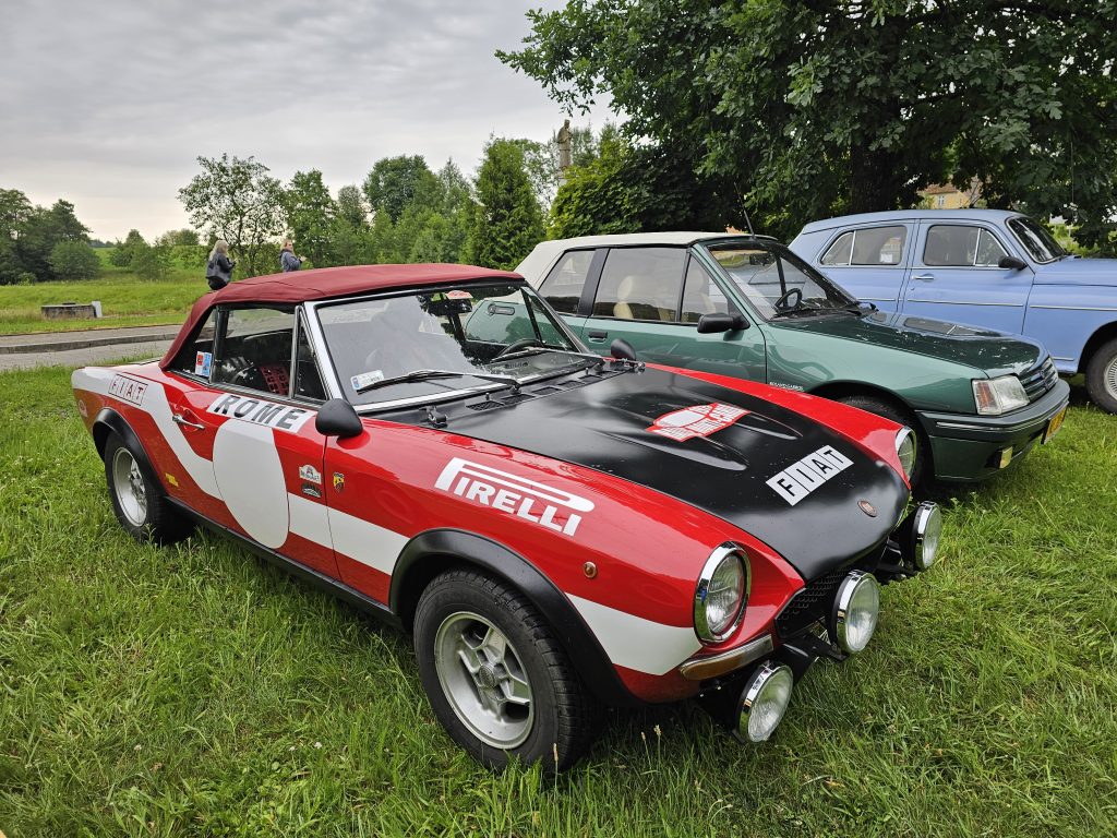 Podróż Szlakiem Świętej Warmii. Zlot zabytkowych aut : Radio Olsztyn