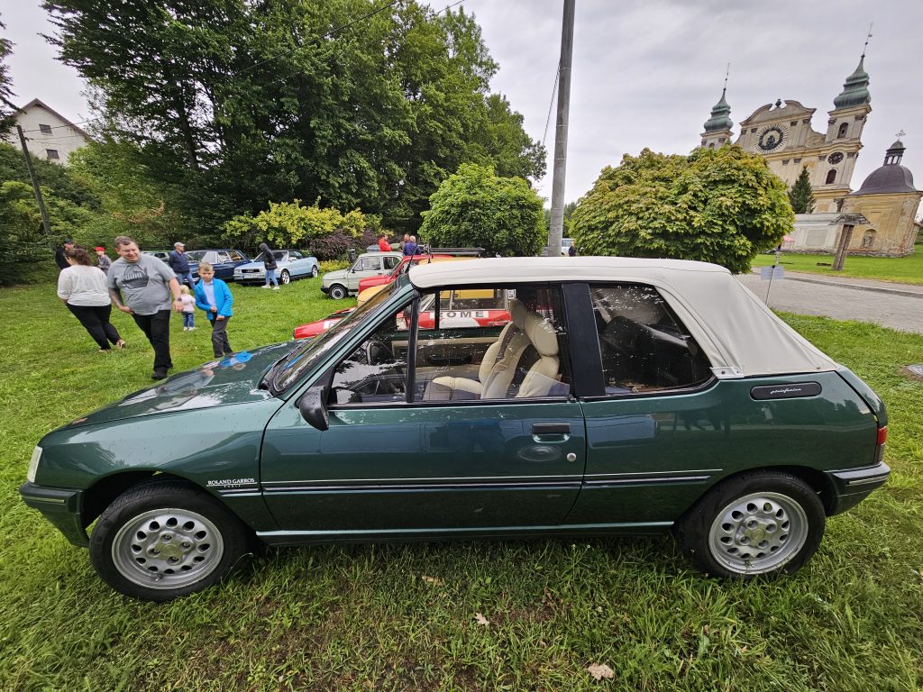 Podróż Szlakiem Świętej Warmii. Zlot zabytkowych aut : Radio Olsztyn