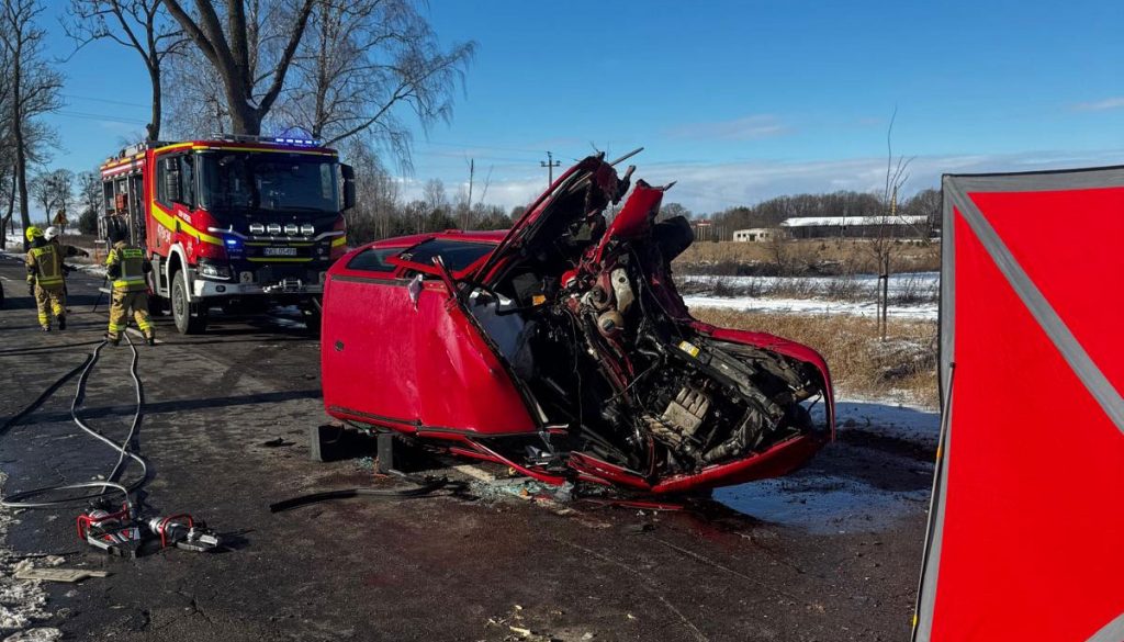 Tragiczny wypadek na trasie Reszel-Święta Lipka. Nie żyje kierowca ...