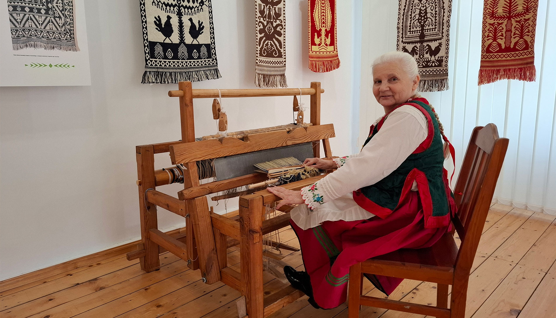 Wycinanka kurpiowska na tkaninie. Sploty Anny Bałdygi : Radio Olsztyn